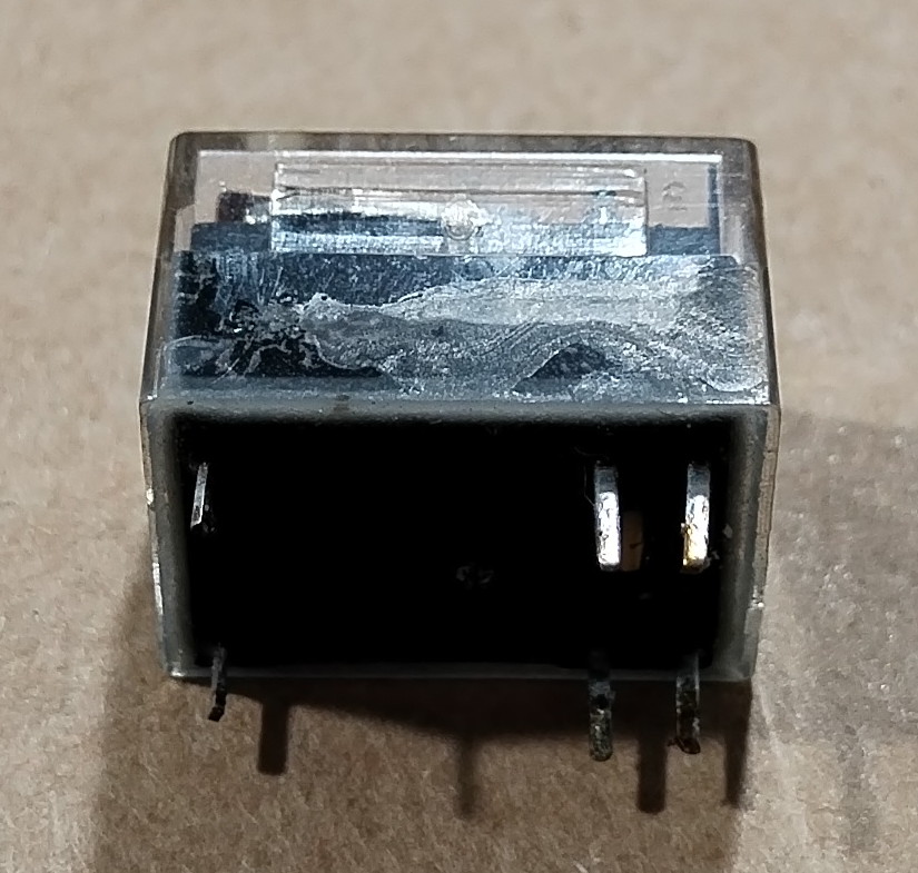 D009-M20 relé, 9V, 6A - Árwill Elektronic